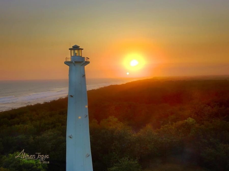 Pantai Pandansari dengan Mercusuar yang Ikonik di Jogja - Haluan Lifestyle