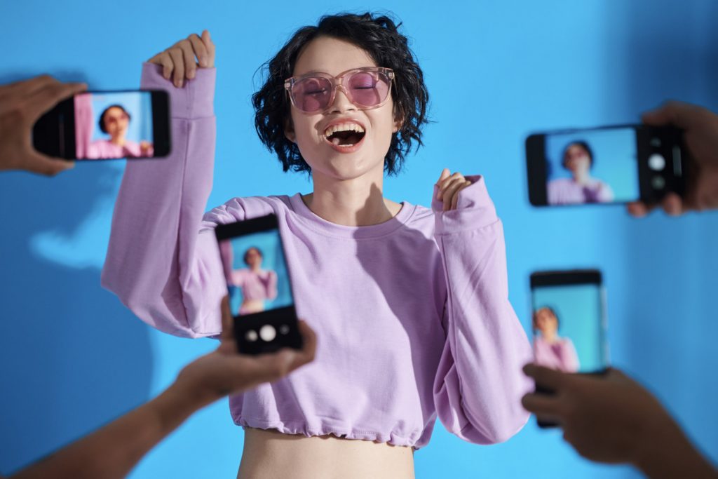 Peran Influencer Media Sosial dalam Membentuk Tren Fashion - Haluan ...