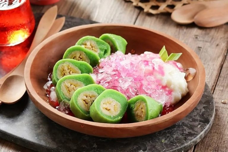 Sejarah Es Pisang Ijo: Cita Rasa Manis Khas Makassar - Haluan Lifestyle