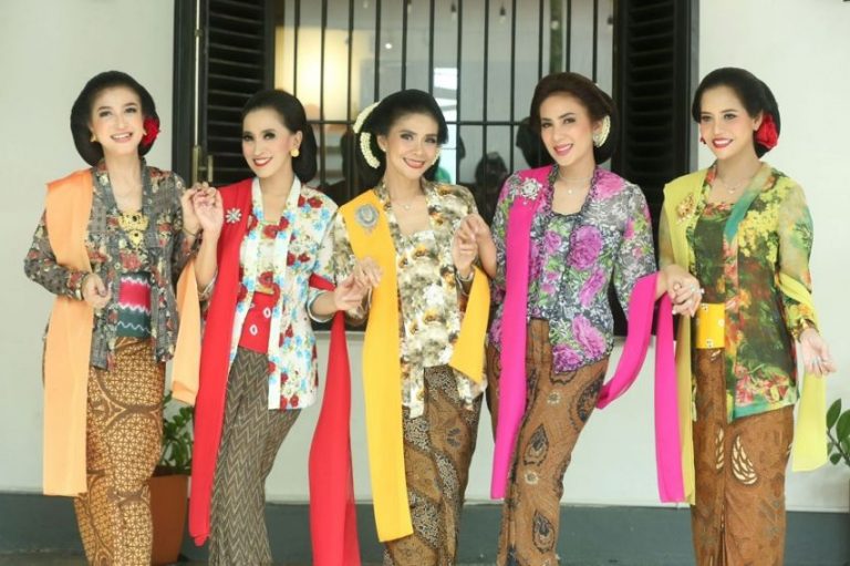 Kenali Berbagai Jenis Kebaya Khas Indonesia yang Punya Ciri Unik! - Haluan Lifestyle