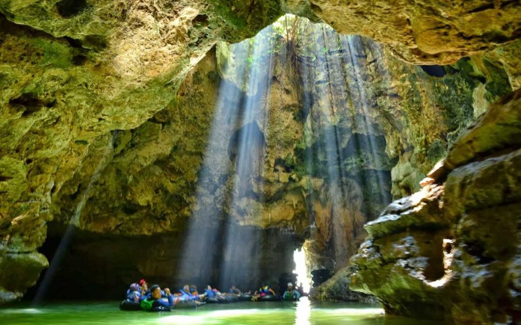 Destinasi Wisata Goa di Indonesia yang Wajib Kamu Kunjungi - Haluan ...