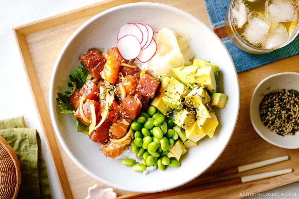 Poke Bowl Segar Khas Hawaii dengan Sentuhan Tropis - Haluan Lifestyle